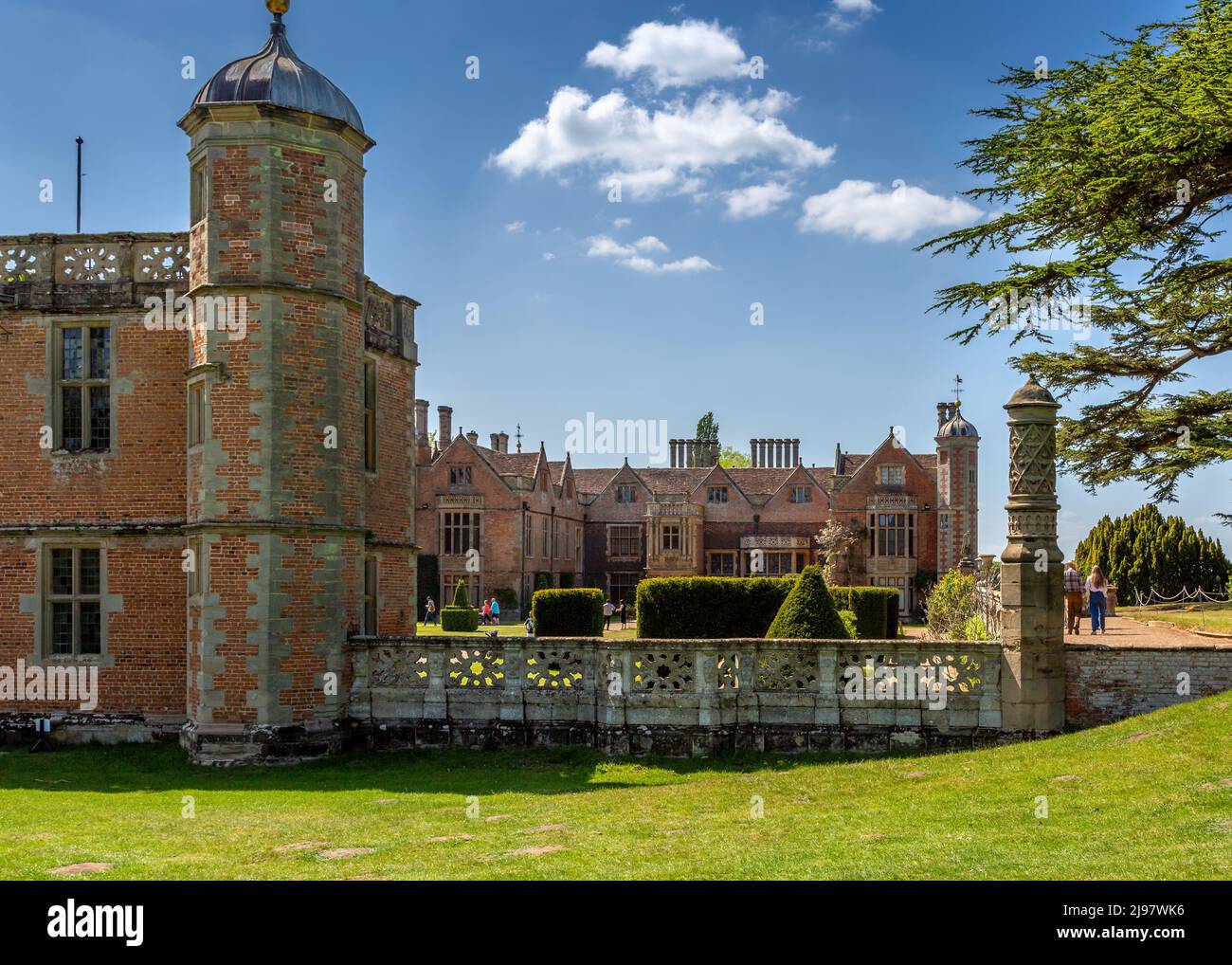 Beautiful Charlecote House & Gardens in Charlecote Park, Warwickshire ...