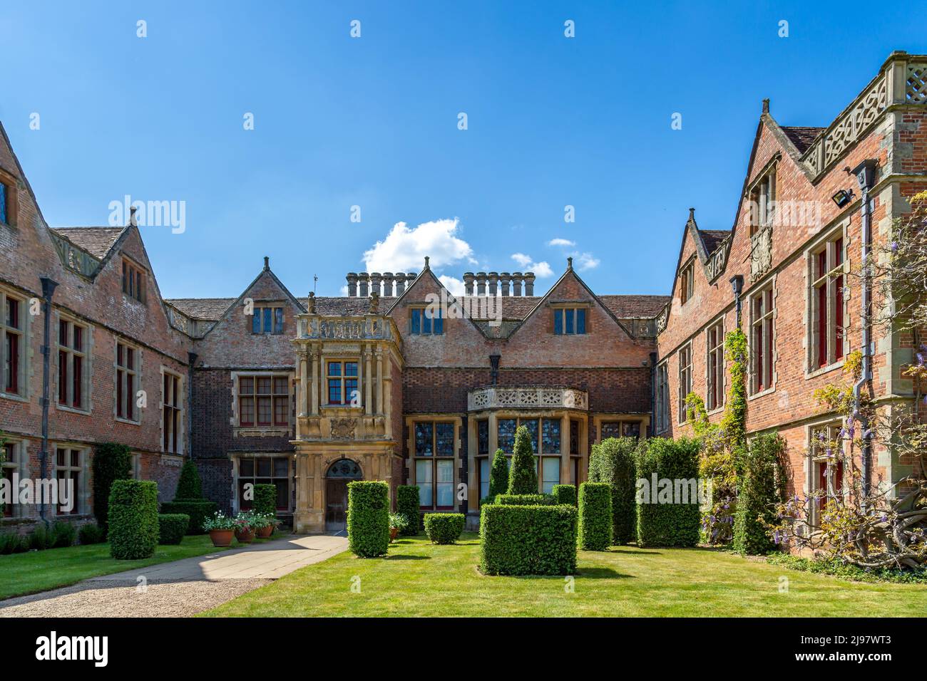 Beautiful Charlecote House & Gardens in Charlecote Park, Warwickshire ...