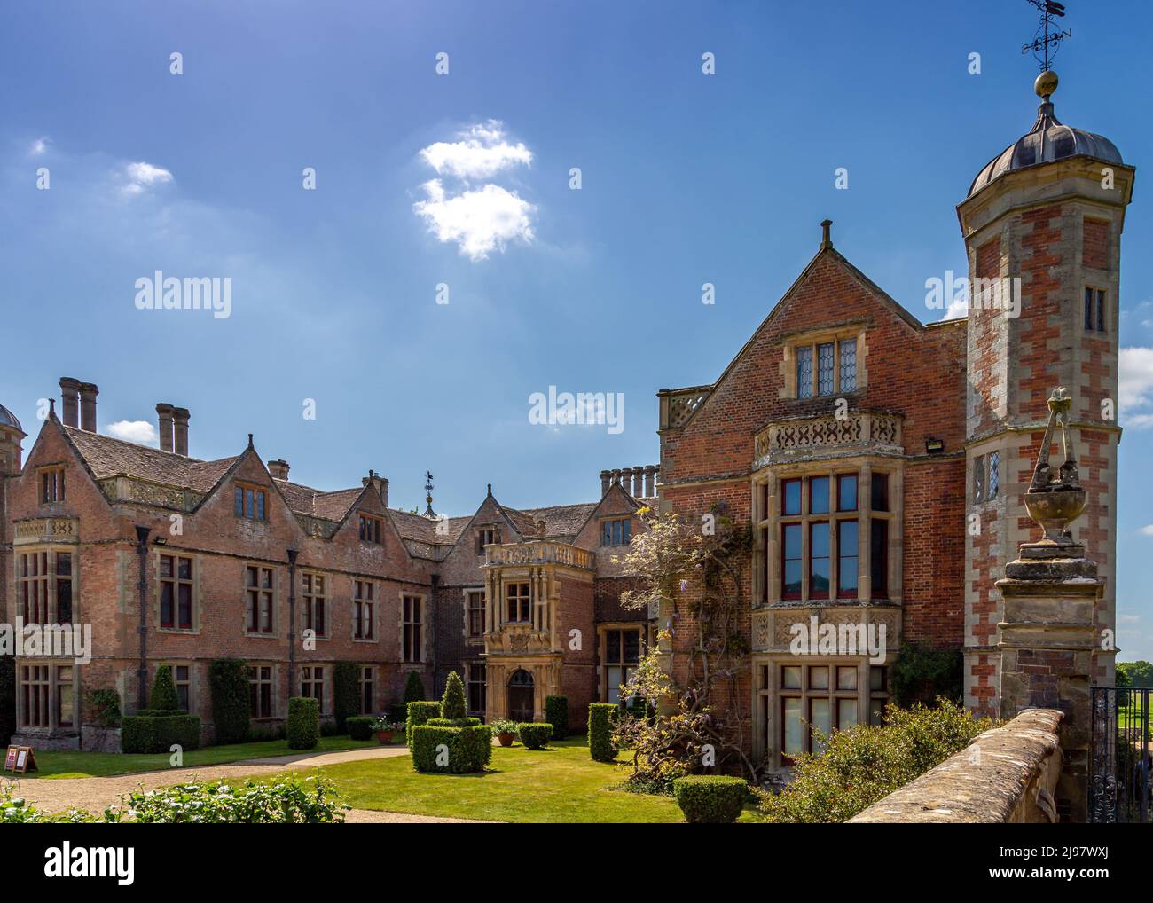Beautiful Charlecote House & Gardens in Charlecote Park, Warwickshire ...