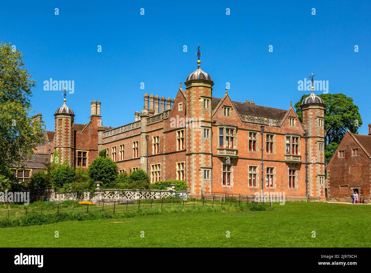 Beautiful Charlecote House & Gardens in Charlecote Park, Warwickshire ...