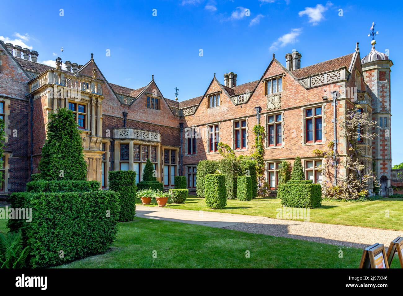 Beautiful Charlecote House & Gardens in Charlecote Park, Warwickshire ...
