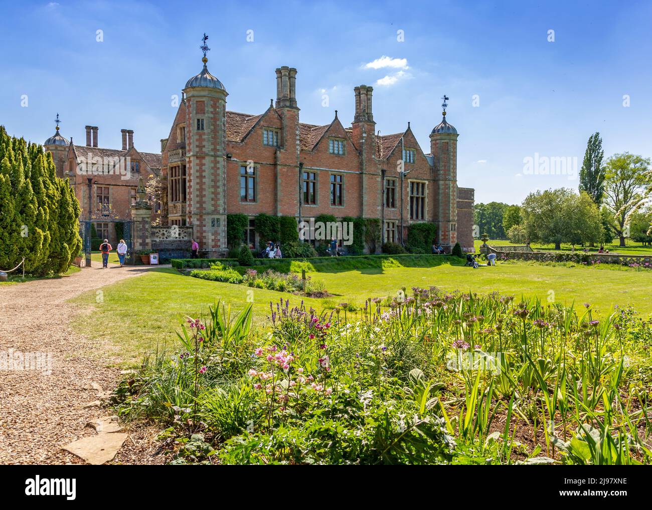 Beautiful Charlecote House & Gardens in Charlecote Park, Warwickshire ...