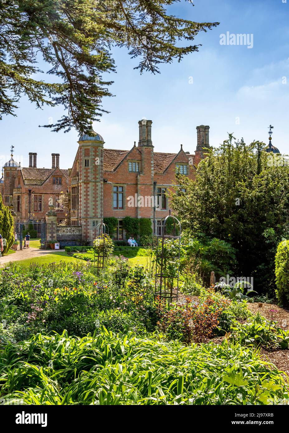 Beautiful Charlecote House & Gardens in Charlecote Park, Warwickshire ...