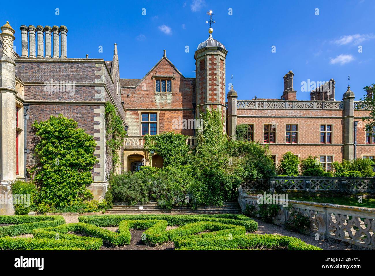 Beautiful Charlecote House & Gardens in Charlecote Park, Warwickshire ...