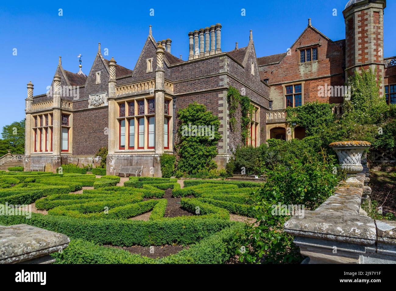 Beautiful Charlecote House & Gardens in Charlecote Park, Warwickshire ...