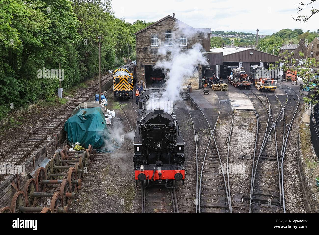 A steam engine pulls into Howarth train station Stock Photo - Alamy