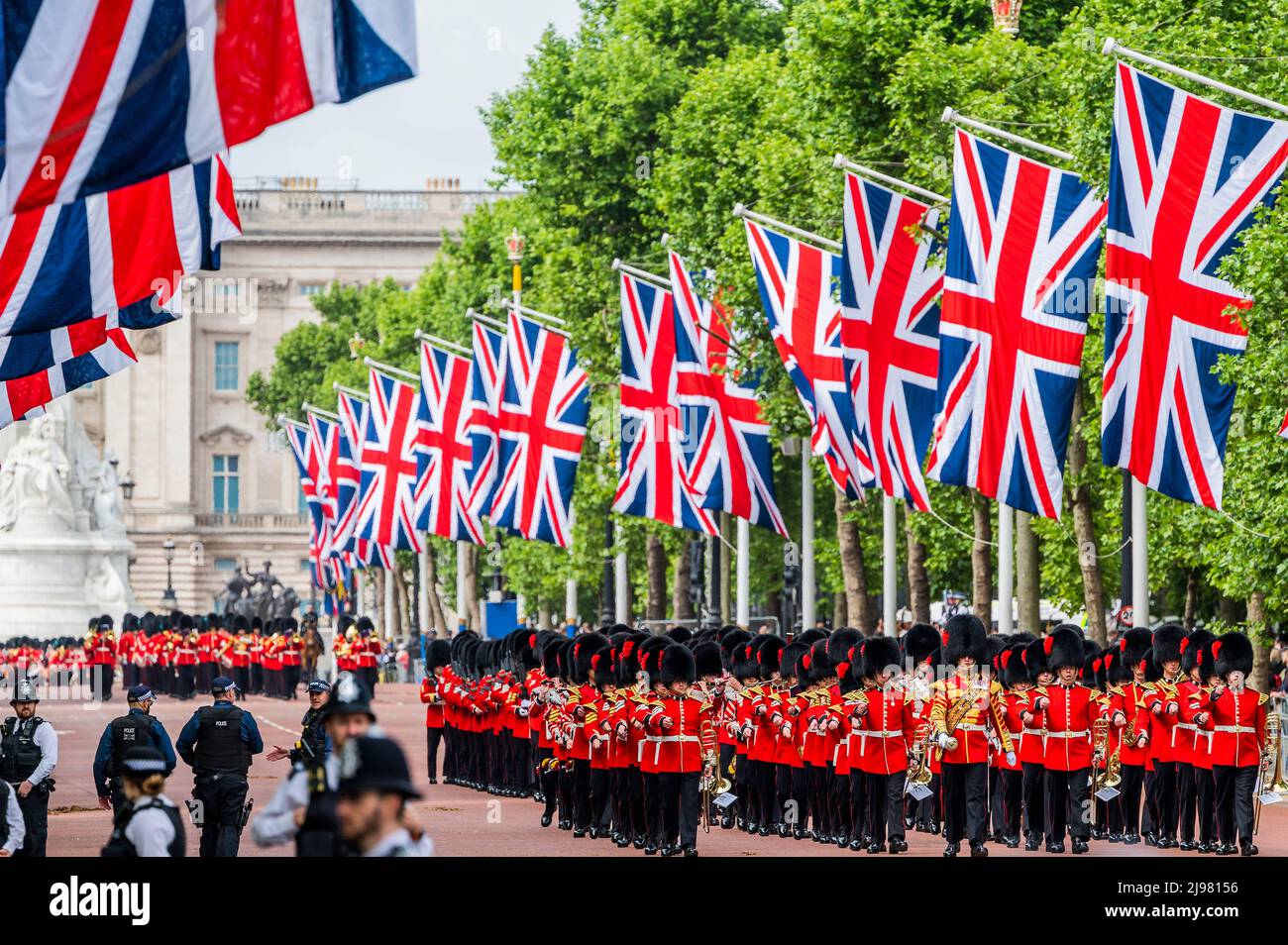 London, UK. 21st May, 2022. The statue of Queen Victoria (the second ...