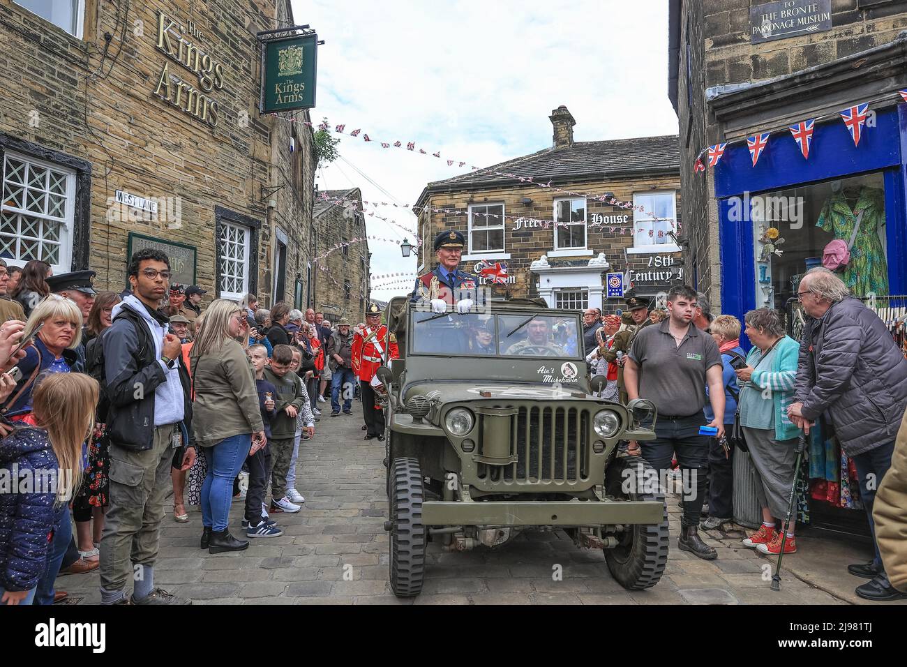 Haworth 1940s weekend 2022 hi-res stock photography and images - Alamy