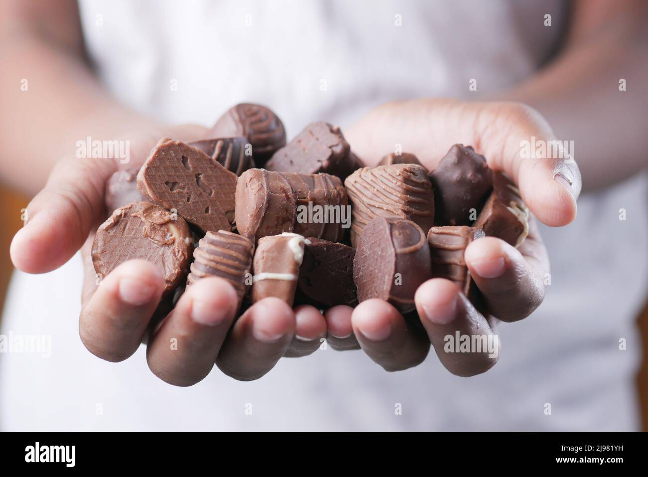Hand holding candy bar hi-res stock photography and images - Alamy