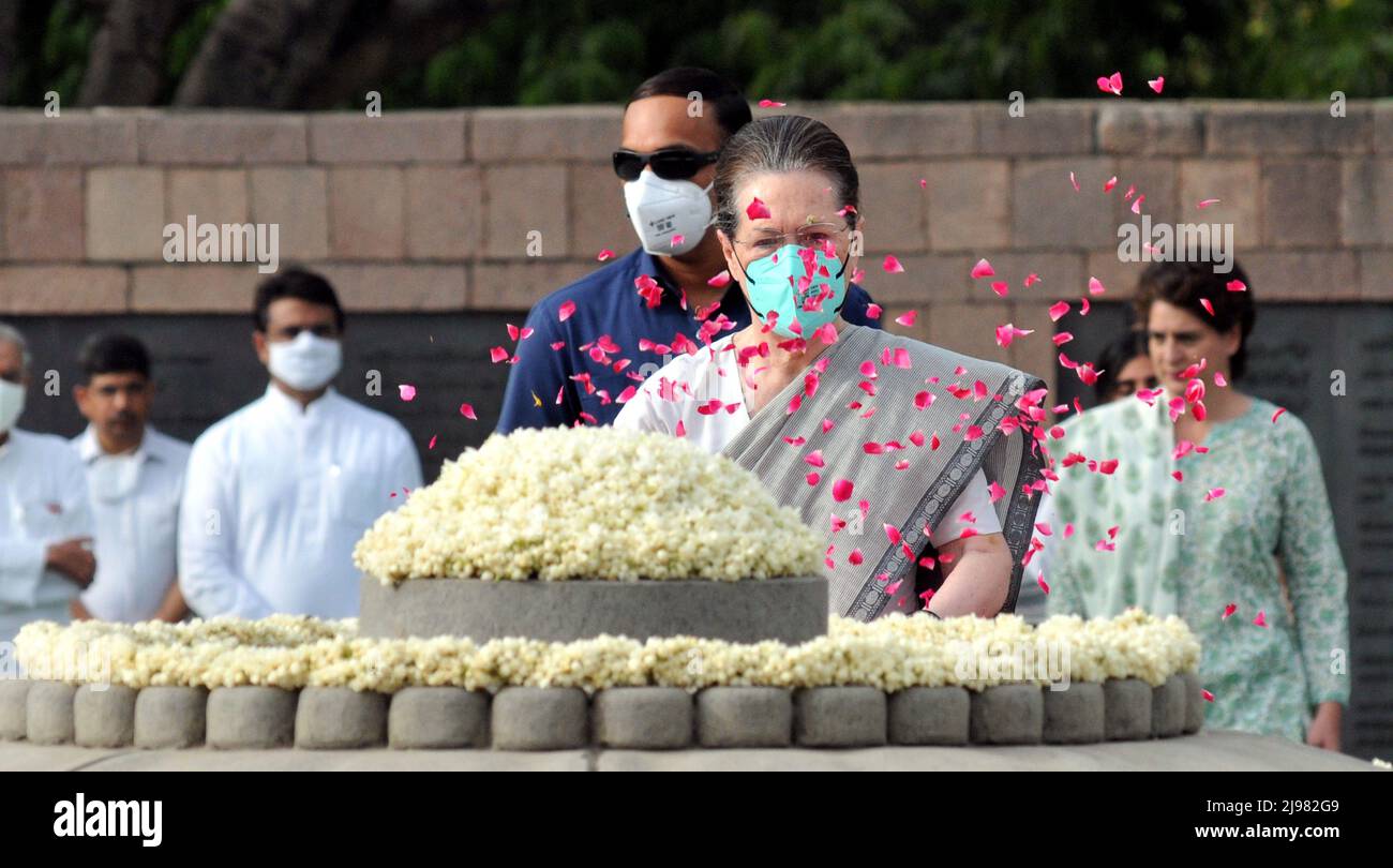 New Delhi, India. 21st May, 2022. People show up at the floral tribute ...
