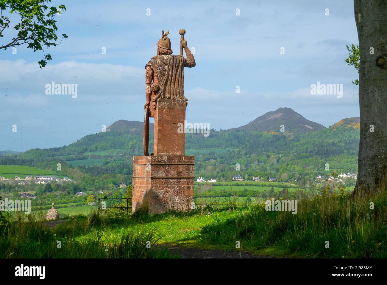 Scotland, Borders, Dryburgh, William Wallace statue Stock Photo - Alamy