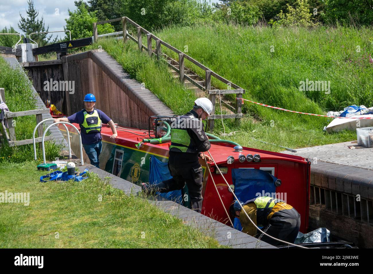 Sunken canal boat barge hi-res stock photography and images - Alamy