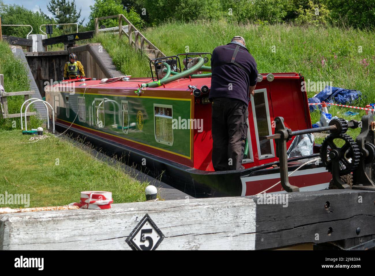 Sunken canal boat barge hi-res stock photography and images - Alamy