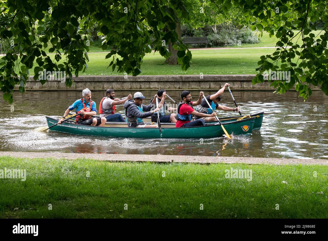 Windsor, Berkshire, UK. 21st May, 2022. Some men have a go at kayak ...