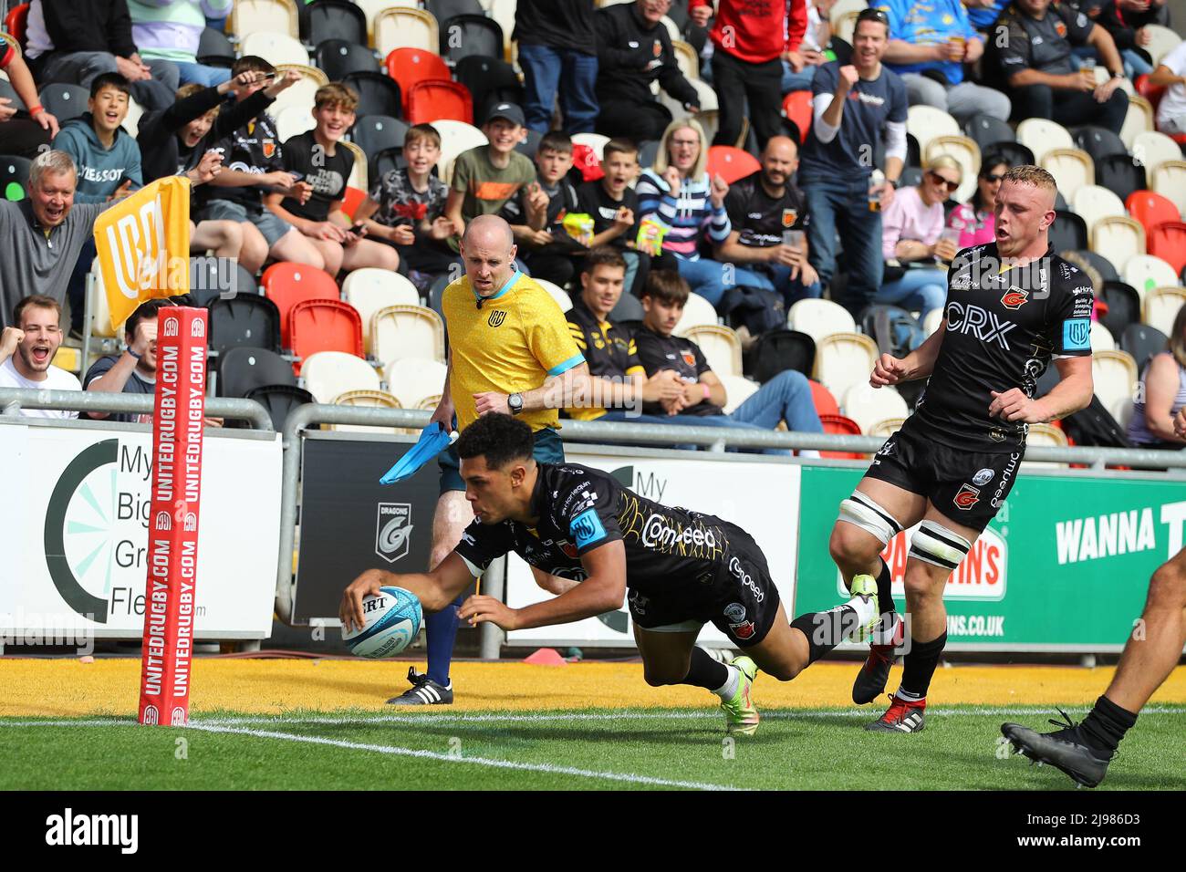 Dragons rugby rio dyer hi-res stock photography and images - Alamy