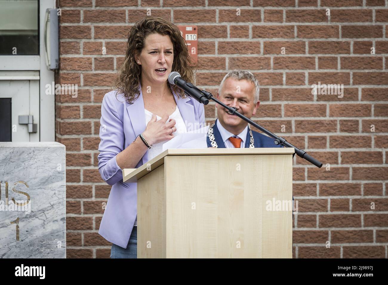 GOIRLE - 21-05-2022, City hall. Unveiling statue Ireen Wust. Ireen Wust ...