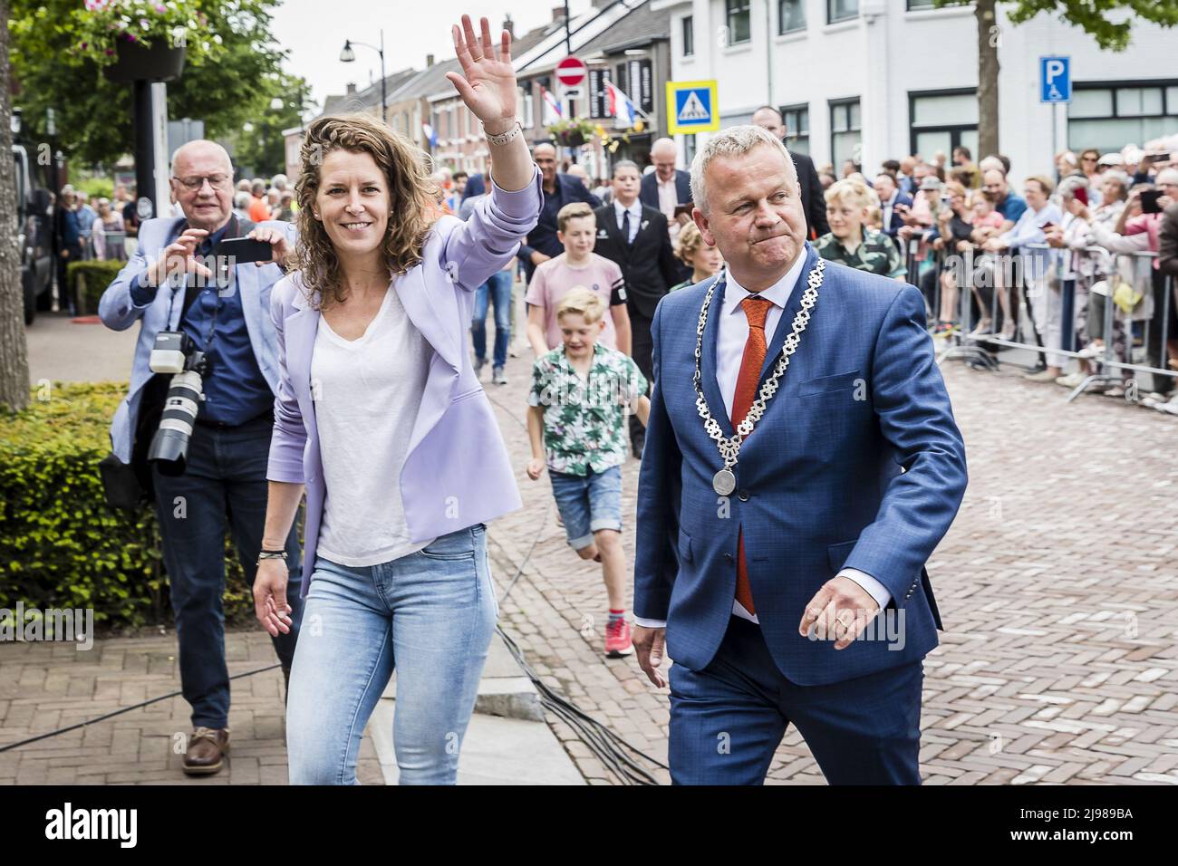 GOIRLE - 21-05-2022, City hall. Unveiling statue Ireen Wust. Ireen Wust ...