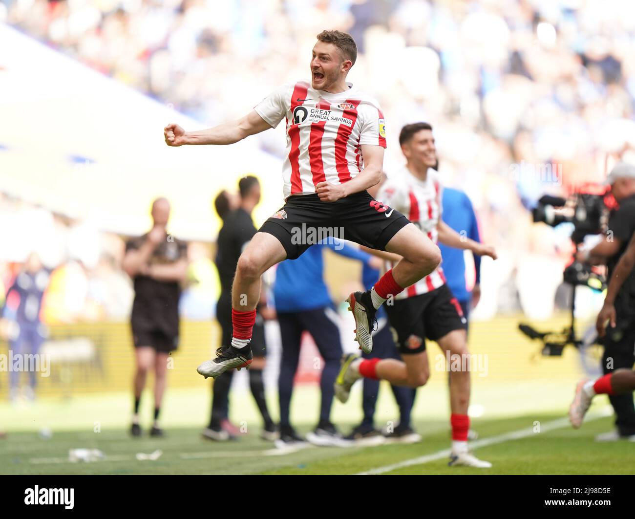 Sunderland's Elliot Embleton celebrates at the final whistle after the ...