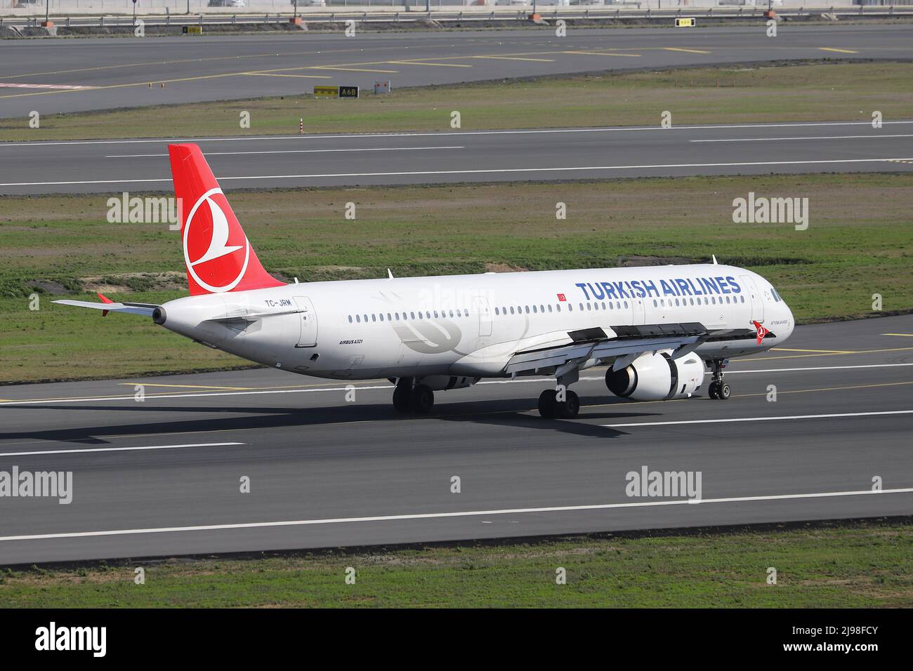 ISTANBUL, TURKEY - OCTOBER 16, 2021: Turkish Airlines Airbus A321-231 ...
