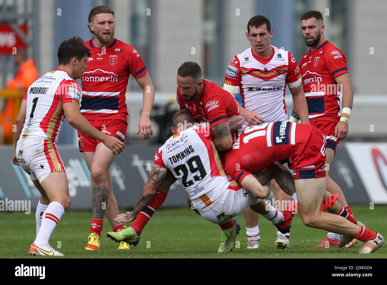 Ben Crooks #2 and Jimmy Keinhorst #18 of Hull KR tackle Sam Tomkins #29 ...
