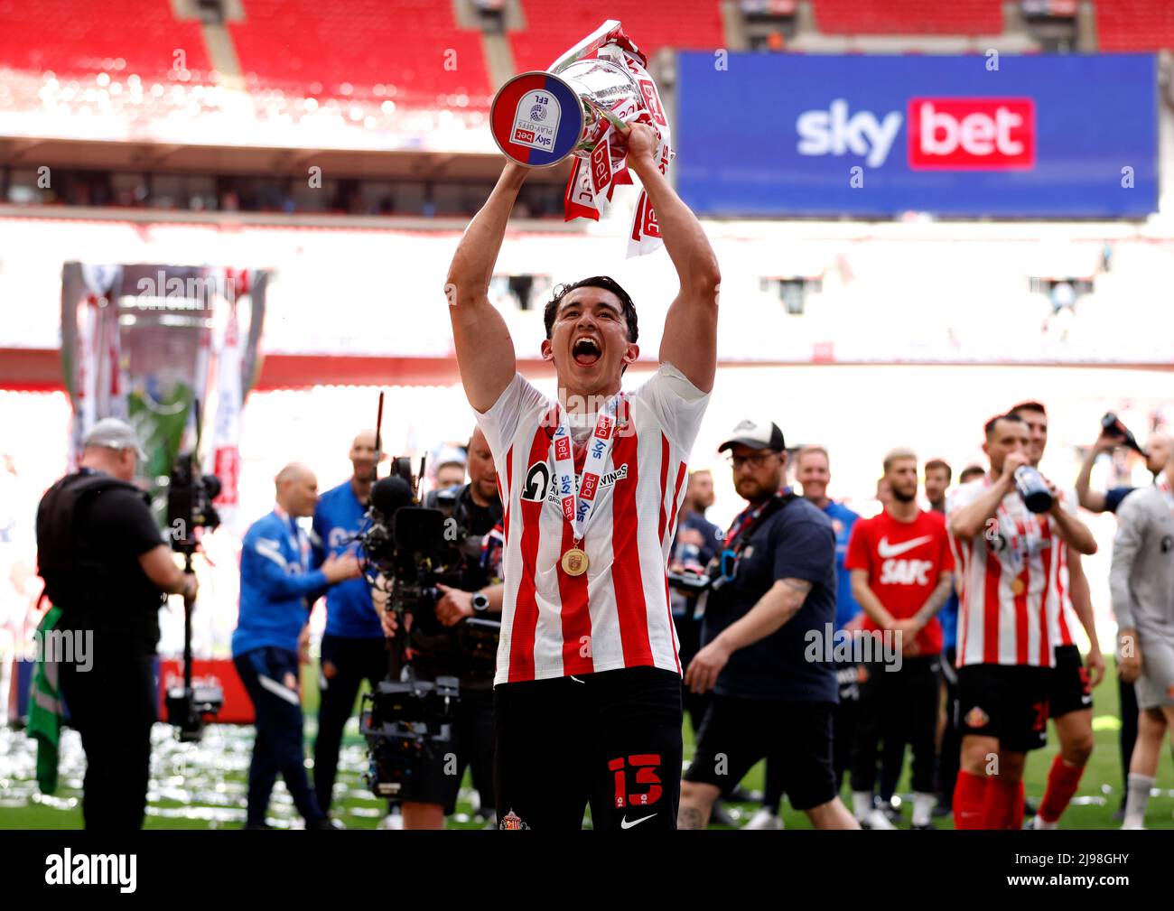 Sunderland's Luke O'Nien celebrates with the trophy after the Sky Bet ...