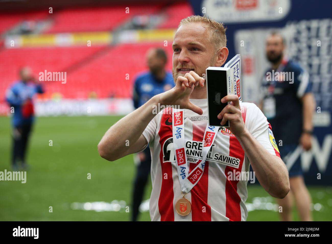 Alex Pritchard #21 of Sunderland celebrates Stock Photo - Alamy