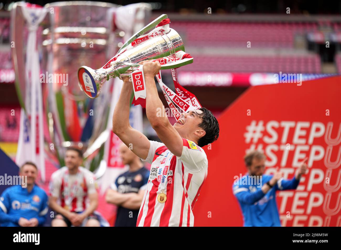 Sunderland's Luke O'Nien celebrates with the trophy after the Sky Bet ...