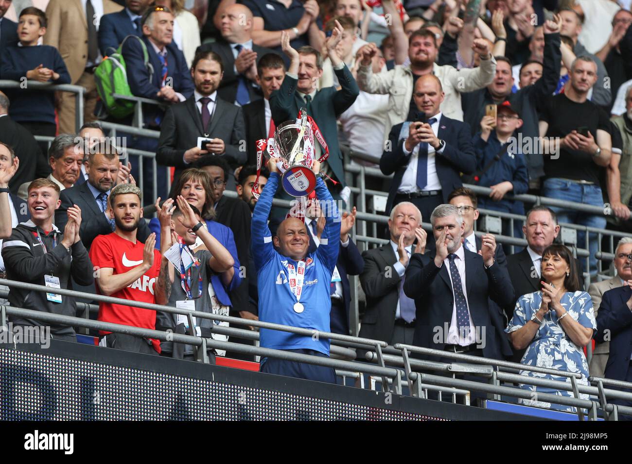 Alex Neil manager of Sunderland lifts the trophy in the royal box Stock ...