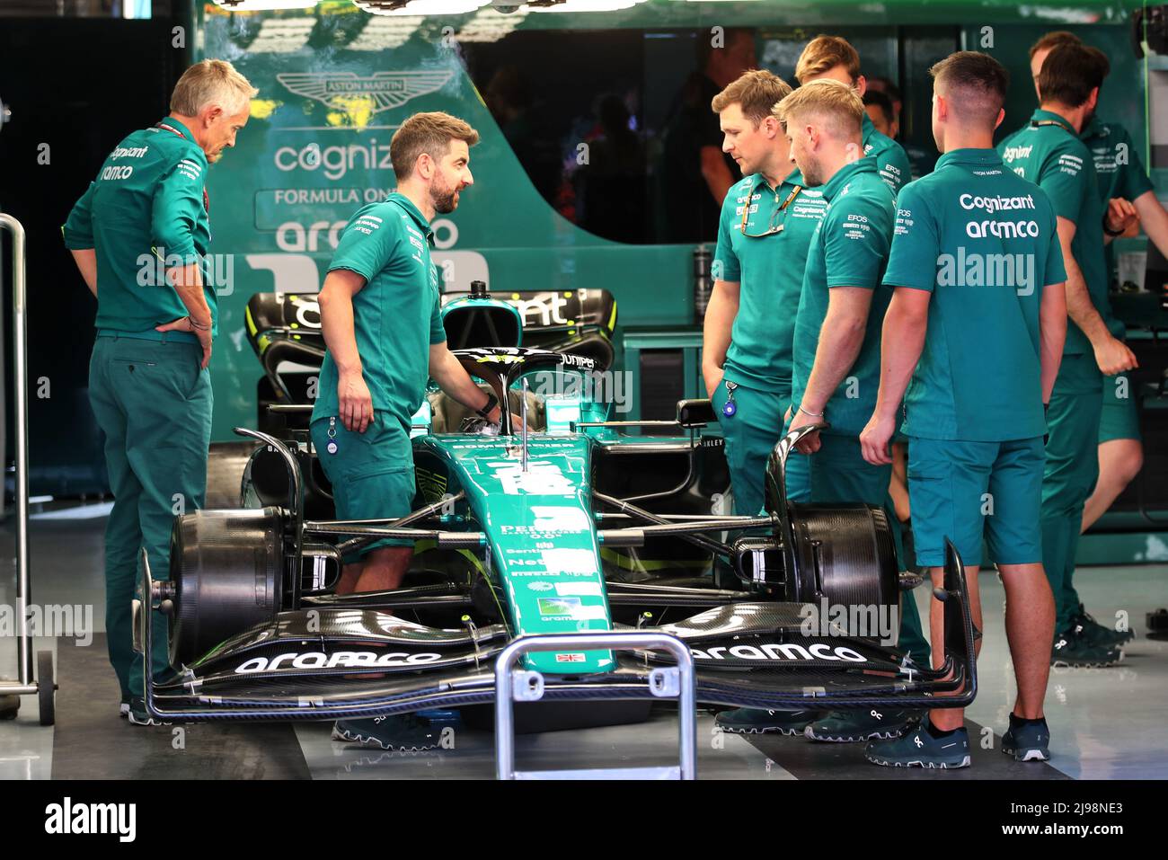Aston Martin F1 Team AMR22 with Martin Whitmarsh (GBR) Aston Martin F1 ...