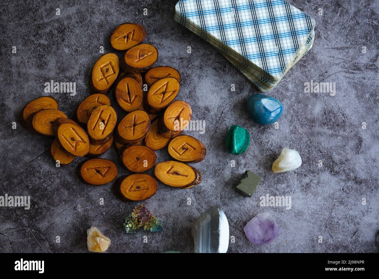 wooden runes and tarot cards on the table Stock Photo - Alamy