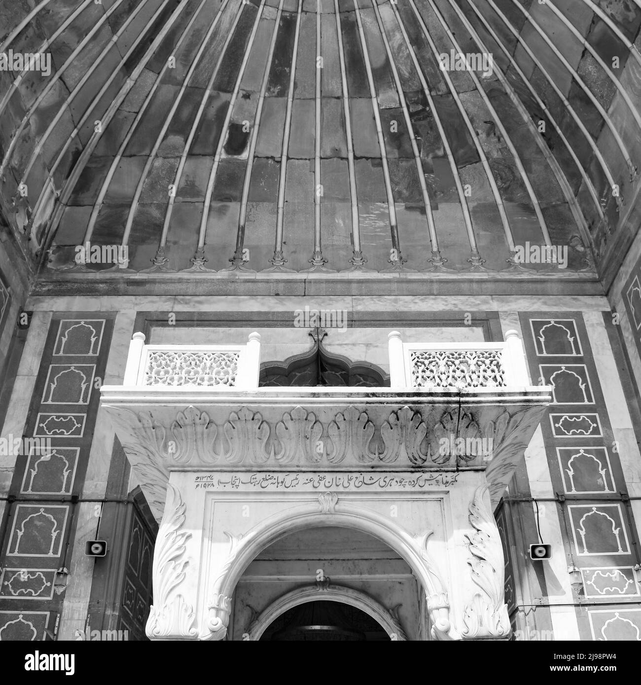 The Spectacular Architecture Of The Great Friday Mosque Jama Masjid