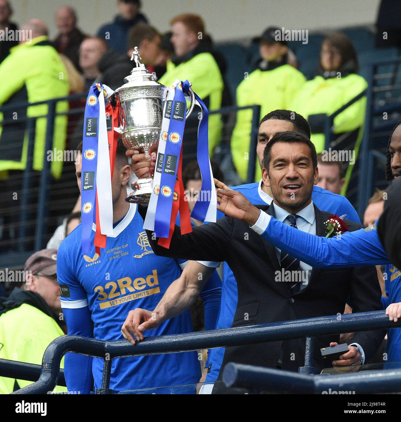 Manager of rangers fc lifts the trophy vs hearts hi-res stock ...