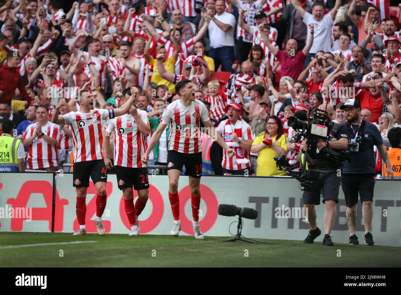 Ross Stewart #14 of Sunderland celebrates his goal to make it 2-0 Stock ...
