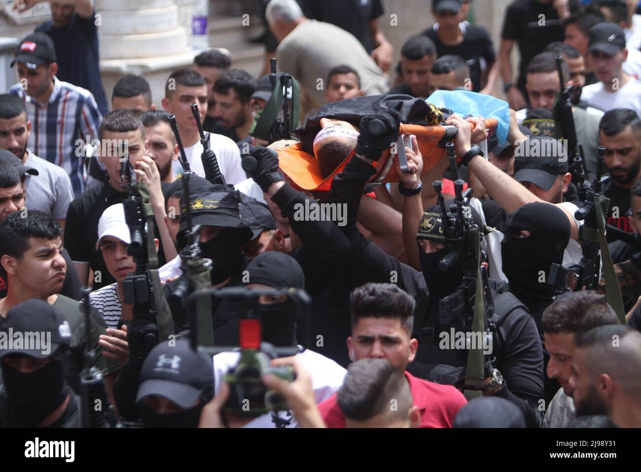 (EDITOR'S NOTE; Image depicts death)Mourners and gunmen from the ...