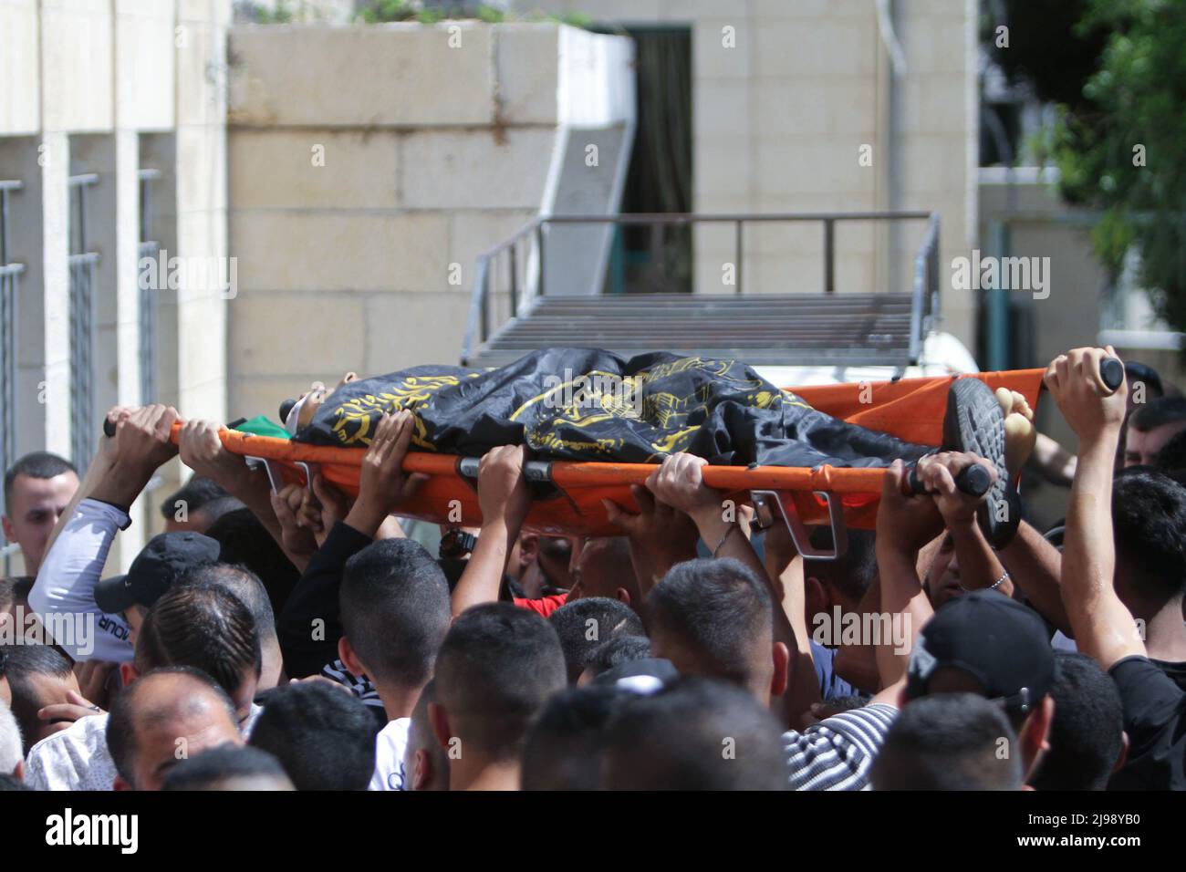 (EDITOR'S NOTE; Image depicts death)Mourners and gunmen from the ...