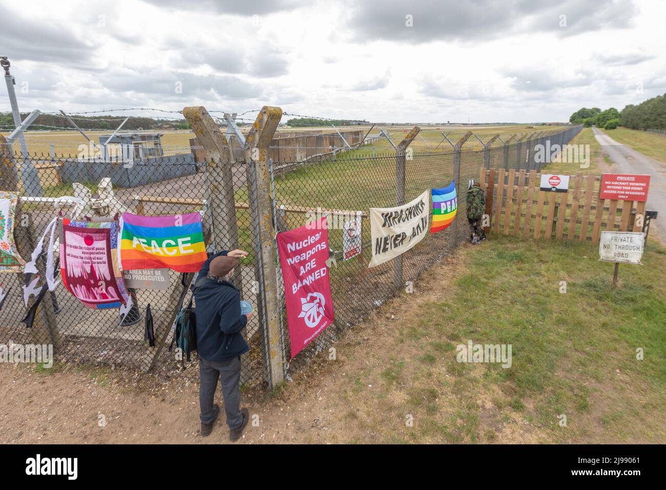 RAF Lakenheath, Suffolk, UK. 21st May, 2022. Signs and banners fencing ...