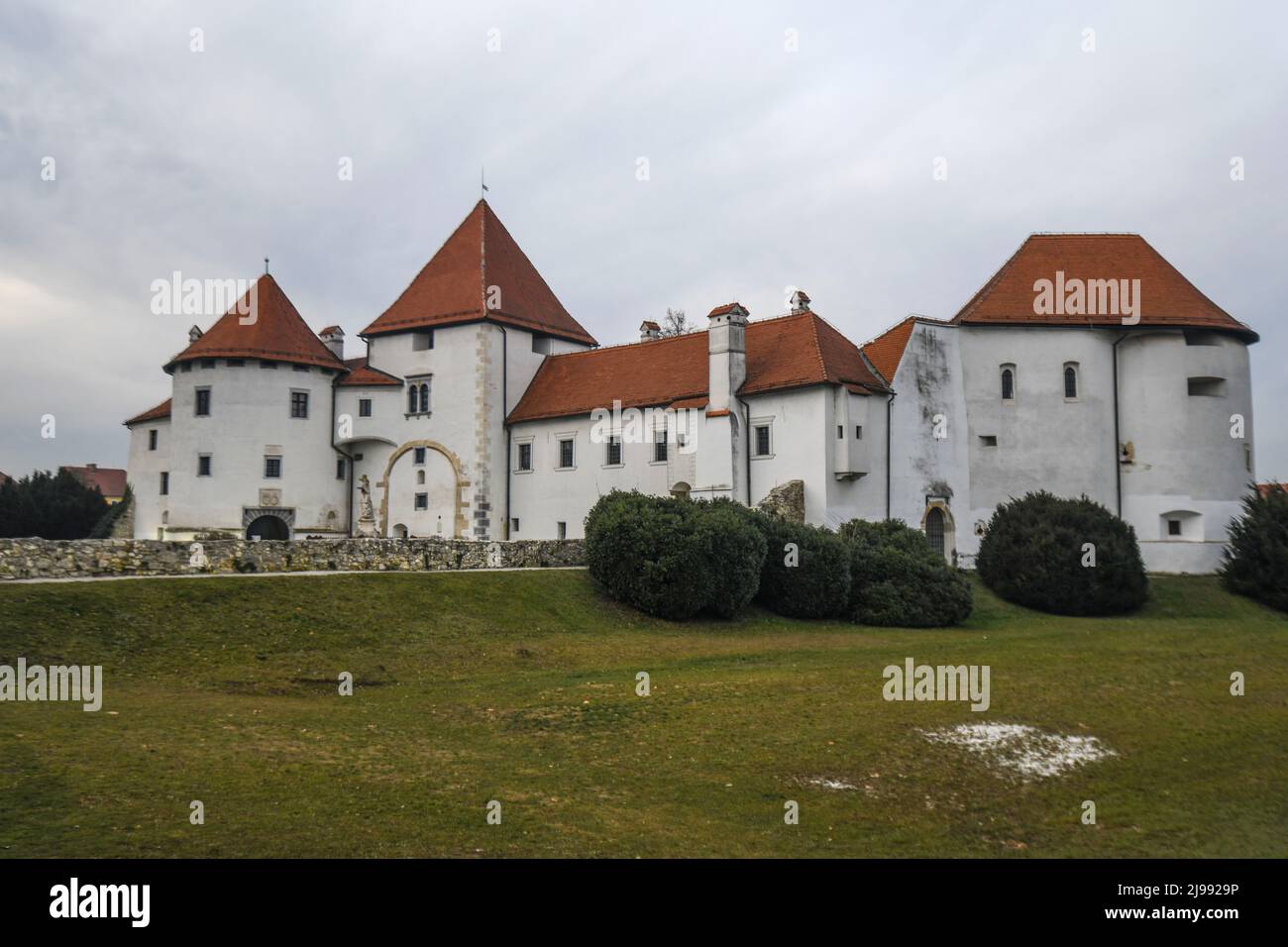 Gothic medieval castle hi-res stock photography and images - Alamy