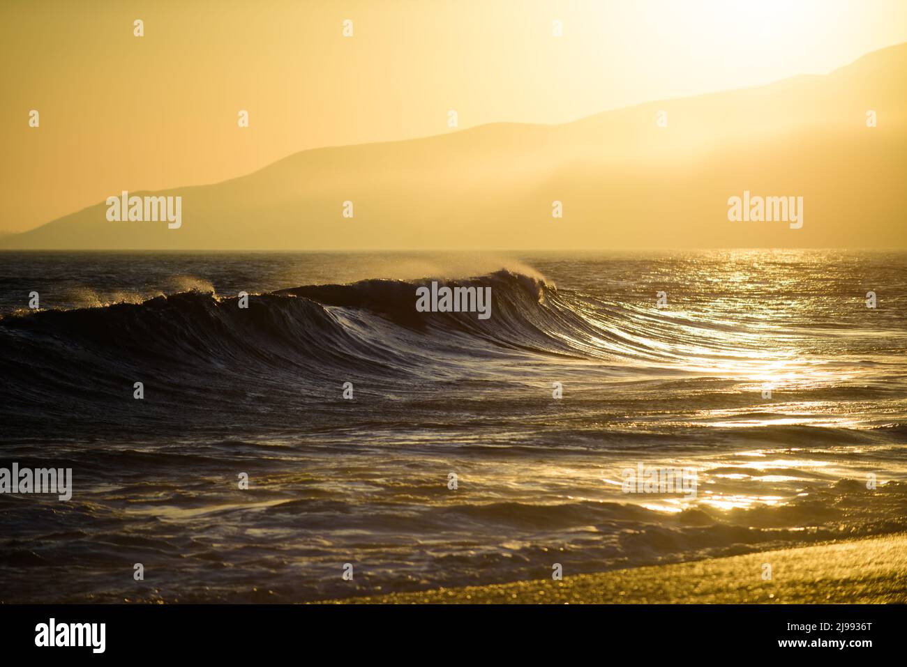 Gold sky and ocean water. Sea waves background. Seascape on sunrise ...