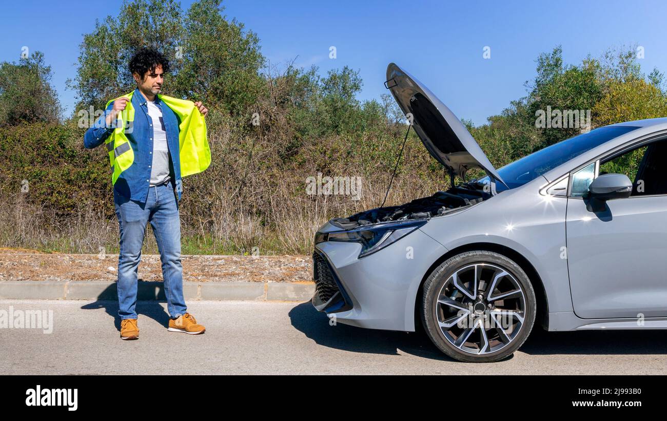 Car broke down and highway hi-res stock photography and images - Alamy