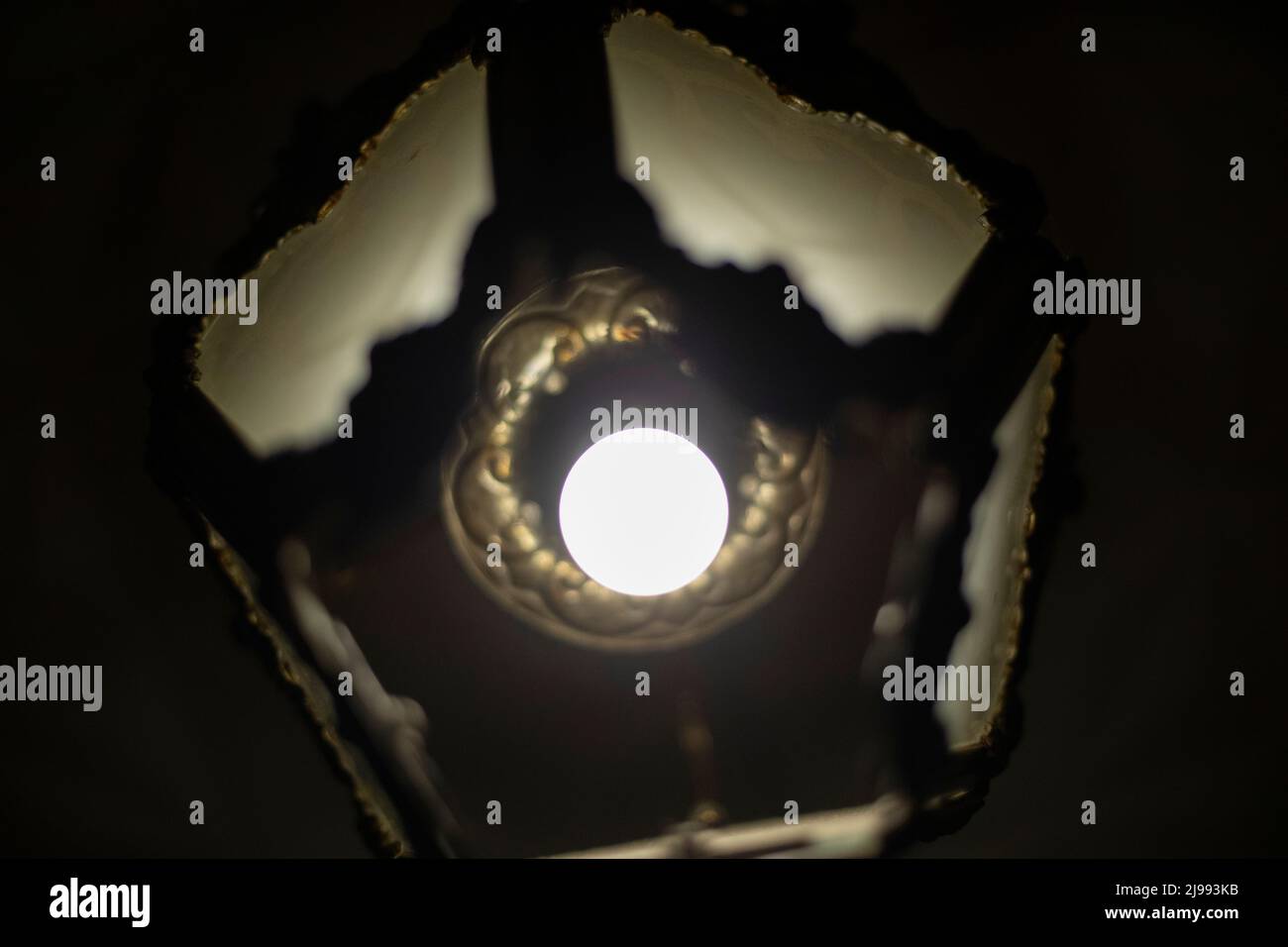 Dark light source hi-res stock photography and images - Alamy