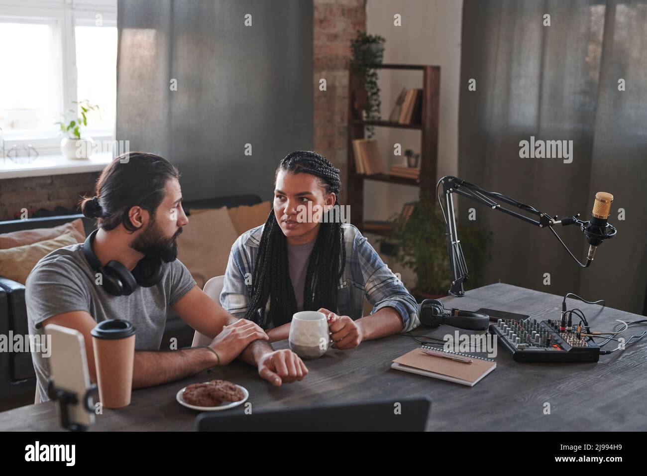 Coffee influencers hi-res stock photography and images - Alamy