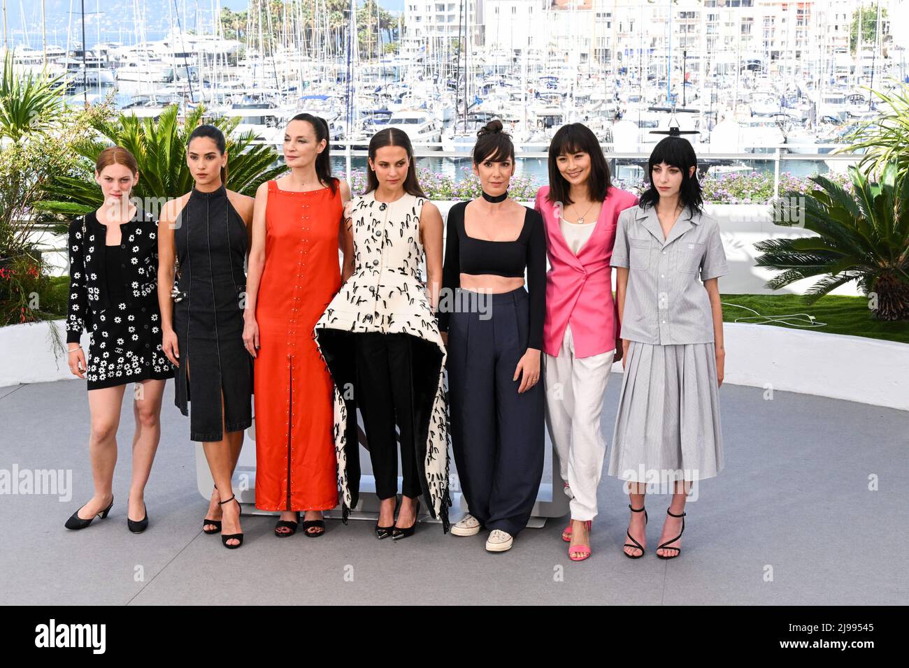 Lou Lampros , Adria Arjona , Jeanne Balibar , Alicia Vikander , Nora ...