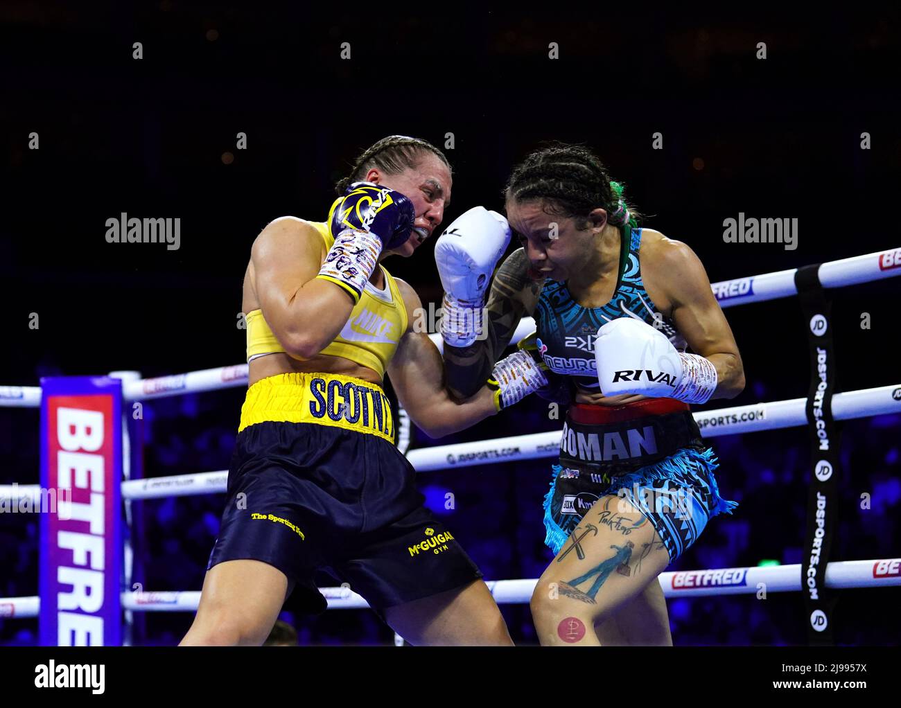 Ellie Scotney (left) and Maria Cecilia Roman in the WBA ...