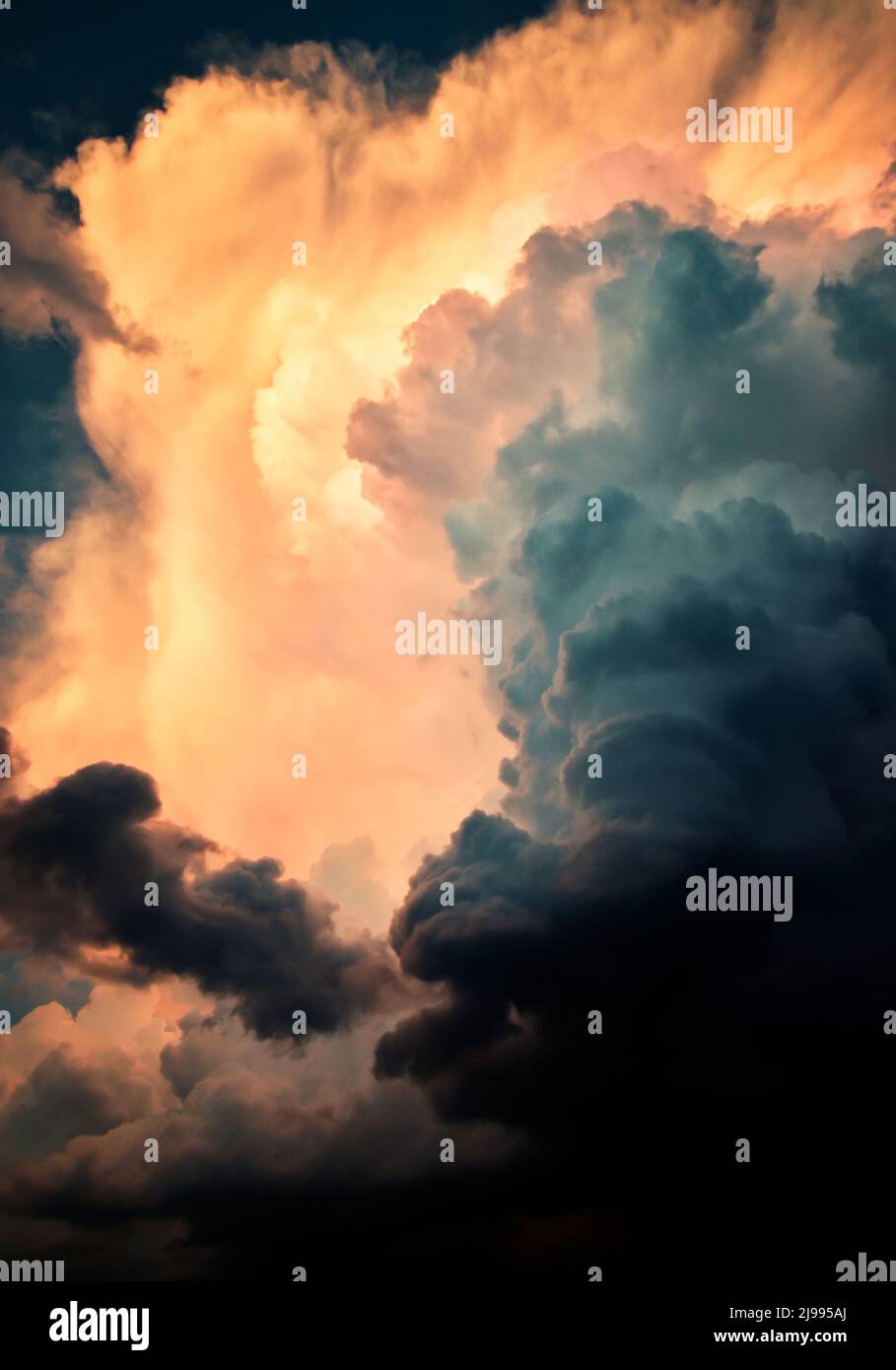 Storm cloud above hi-res stock photography and images - Alamy