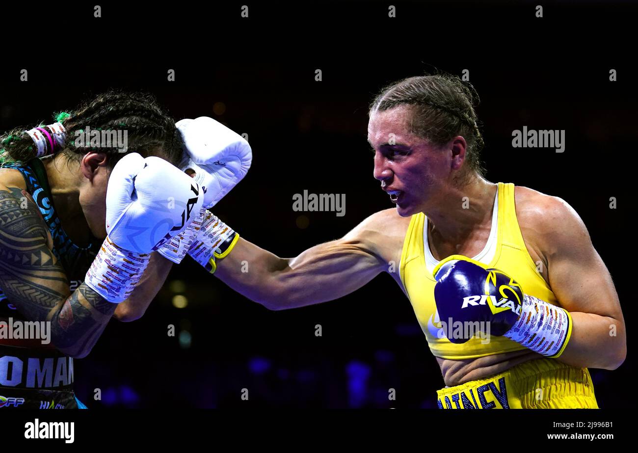 Maria Cecilia Roman (left) and Ellie Scotney in the WBA ...