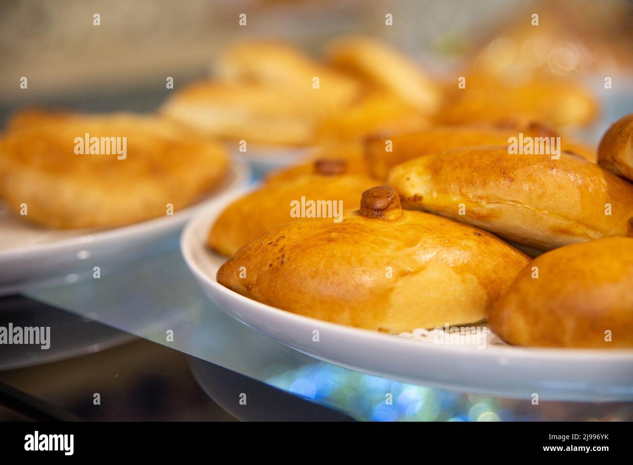 Inside bakery oven hi-res stock photography and images - Alamy