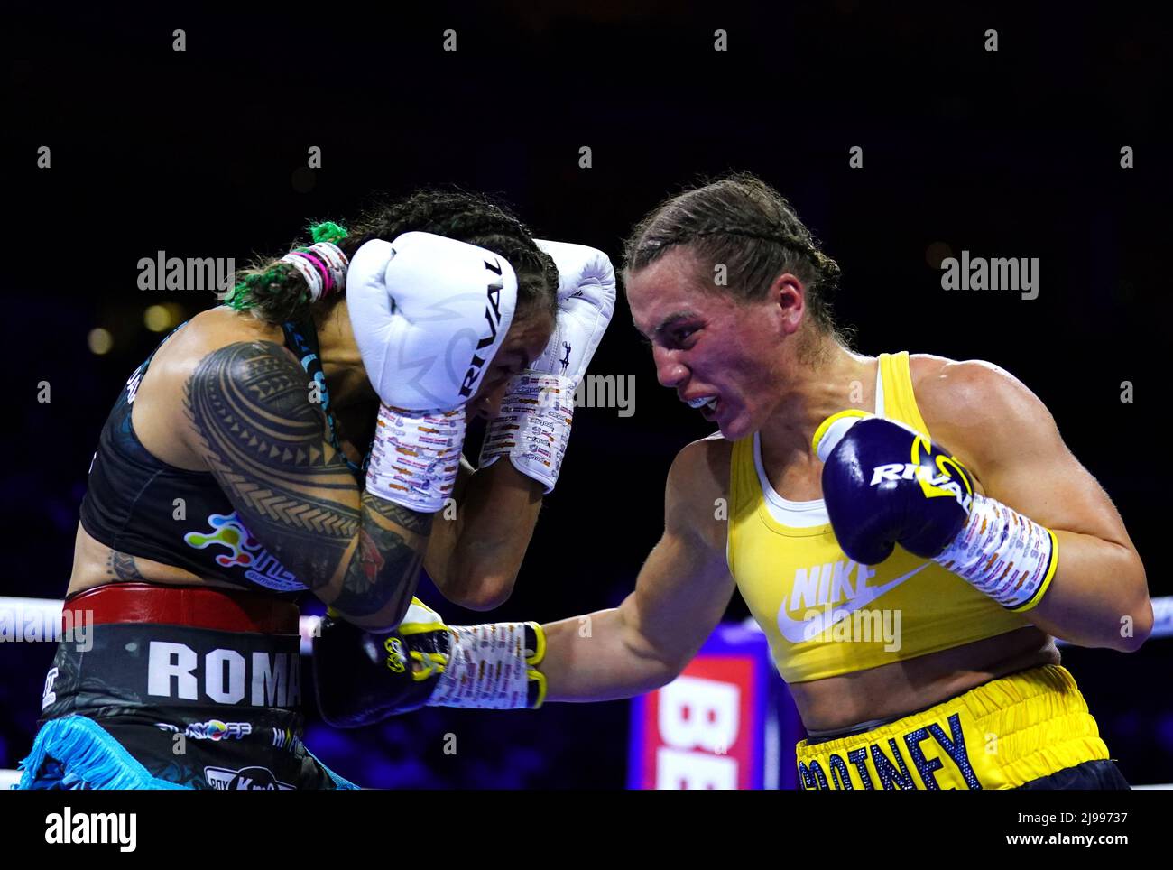 Maria Cecilia Roman (left) and Ellie Scotney in the WBA ...