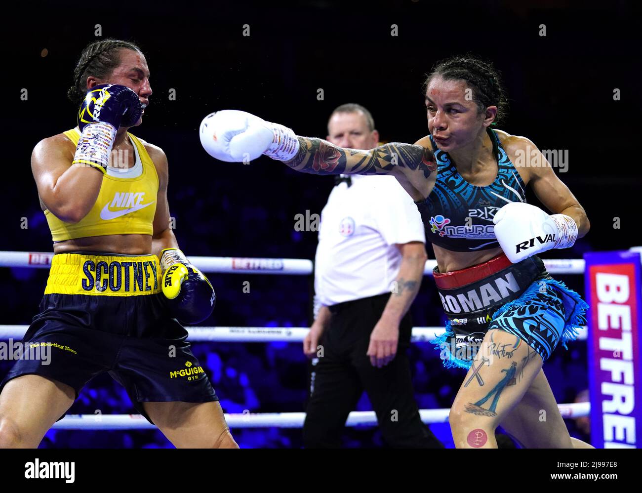 Ellie Scotney (left) and Maria Cecilia Roman in the WBA ...