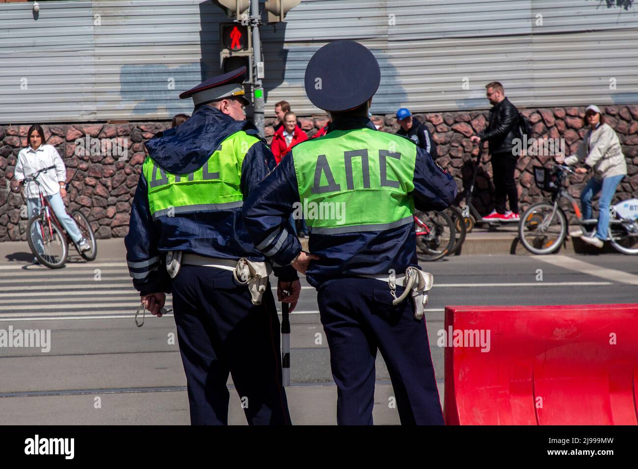 Moscow, Russia. 21st of May, 2022 A traffic police inspectors stand at ...