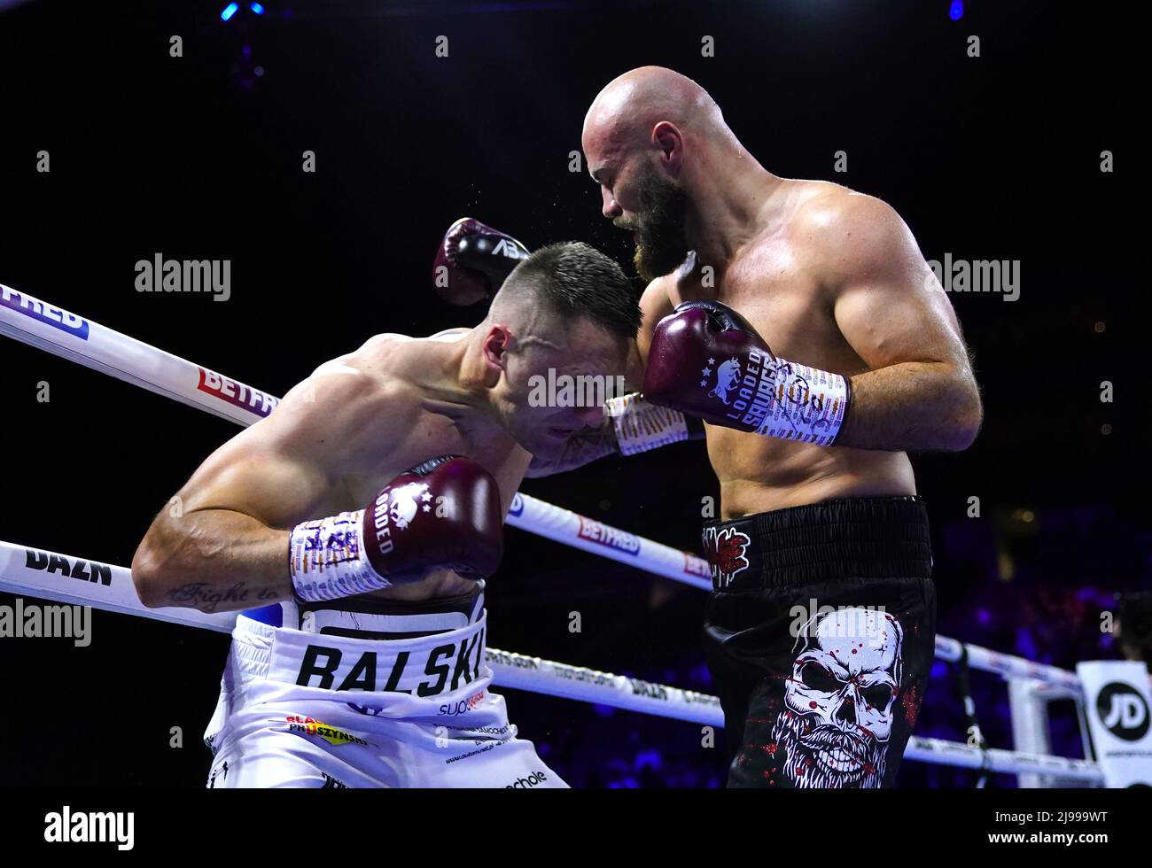 Adam Balski (left) and Alen Babi in the WBC Silver Bridgerweight Title ...